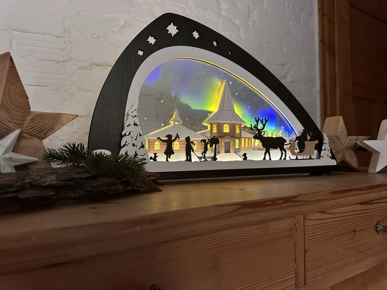 Moderner LED-Schwibbogen mit Polarlicht Motiv | WEIGLA